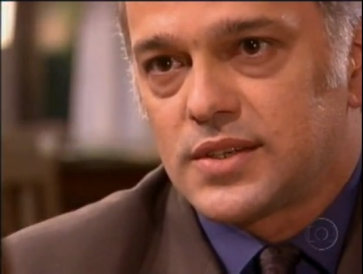 Roger termina tudo com Alicinha, que banca a namorada compreensiva