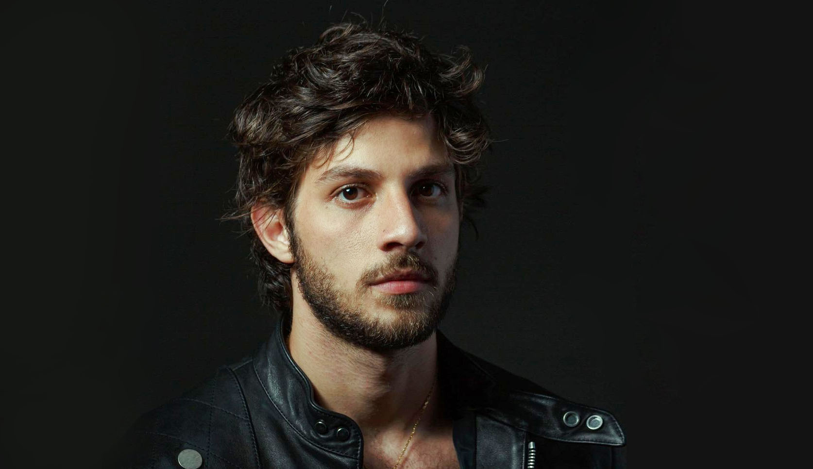 Chay Suede surpreende ao falar de remake de novela: “Quero”