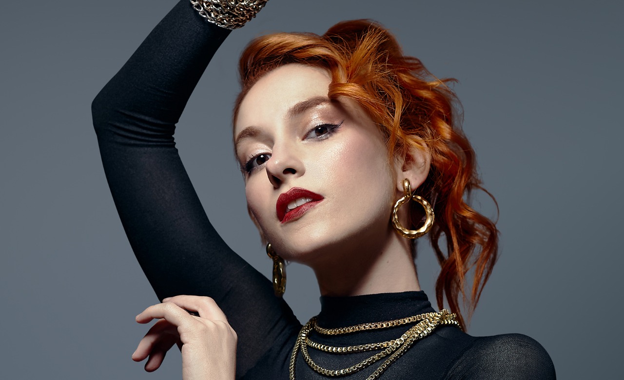 Brasileira, Gabriella Di Grecco comemora sucesso em série da Disney