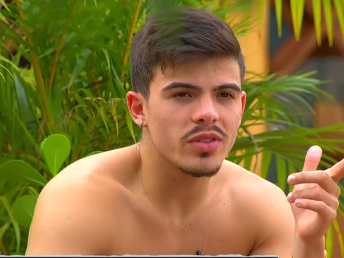 Ilha Record: Thomaz zomba de Laura e perde prova