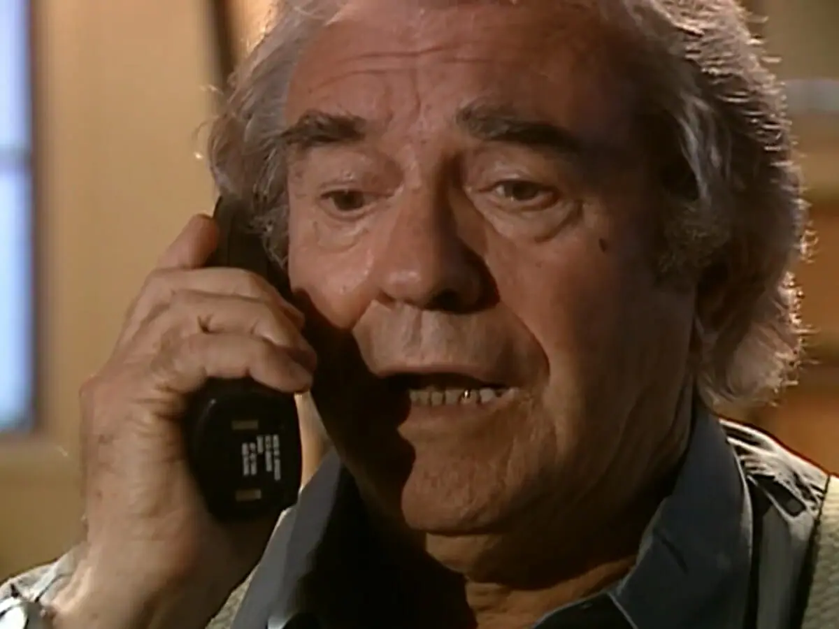 O Clone: Desesperado, Albieri cogita tirar a própria vida