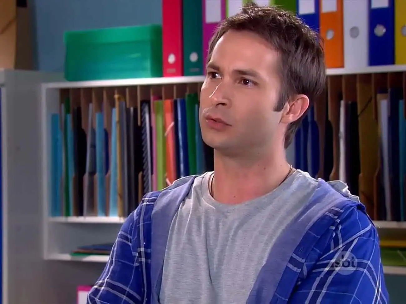 Suzana descobre passeio de Helena e Renê e arma contra a rival