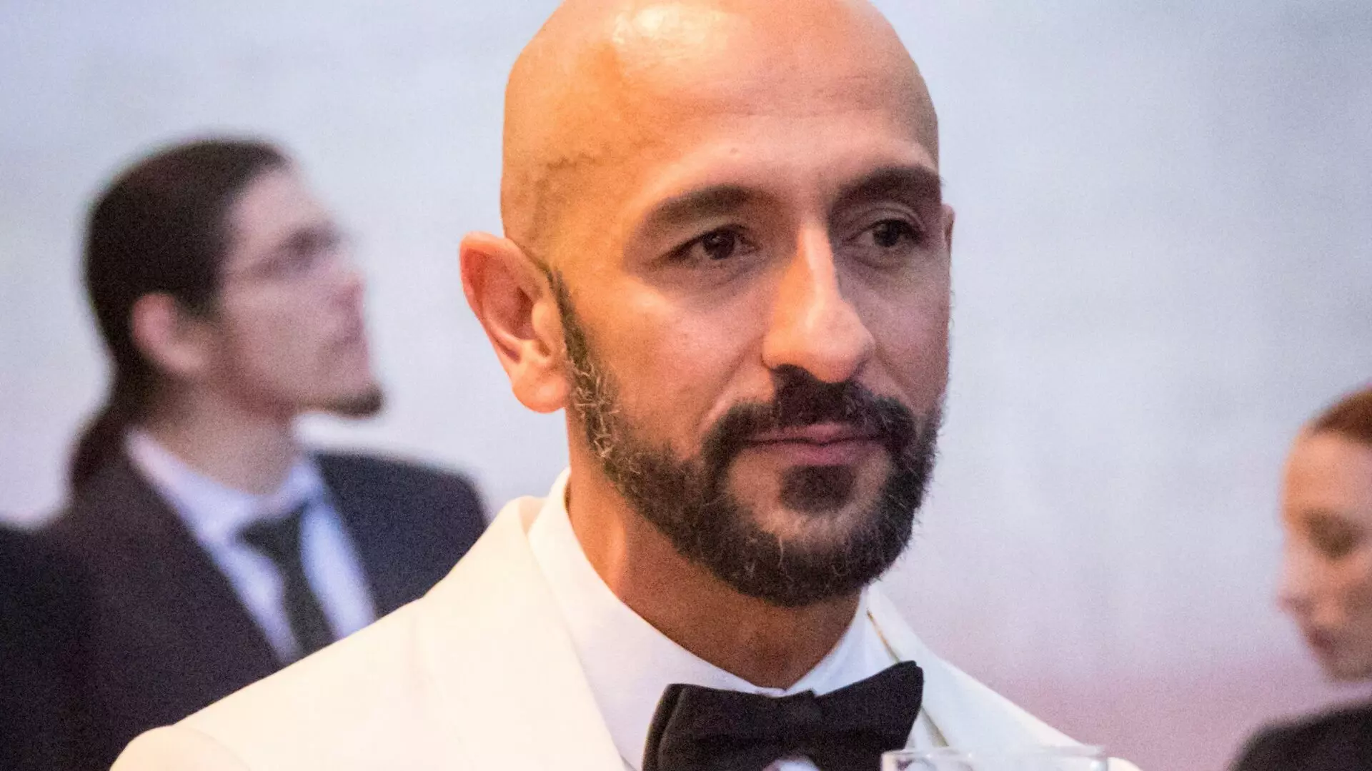 Quem é o marido de Irandhir Santos, o Tião Galinha de Renascer?